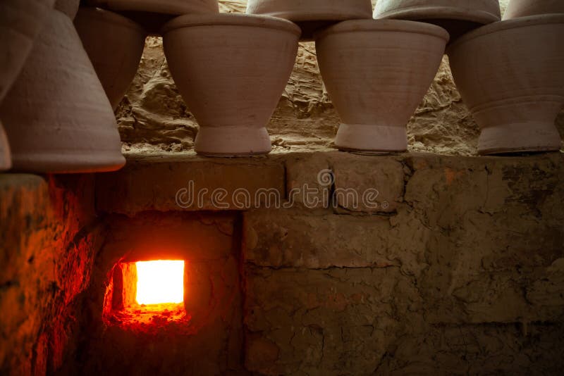 Primitive Technology, Termite Clay Kiln Stock Image - Image of artists ...