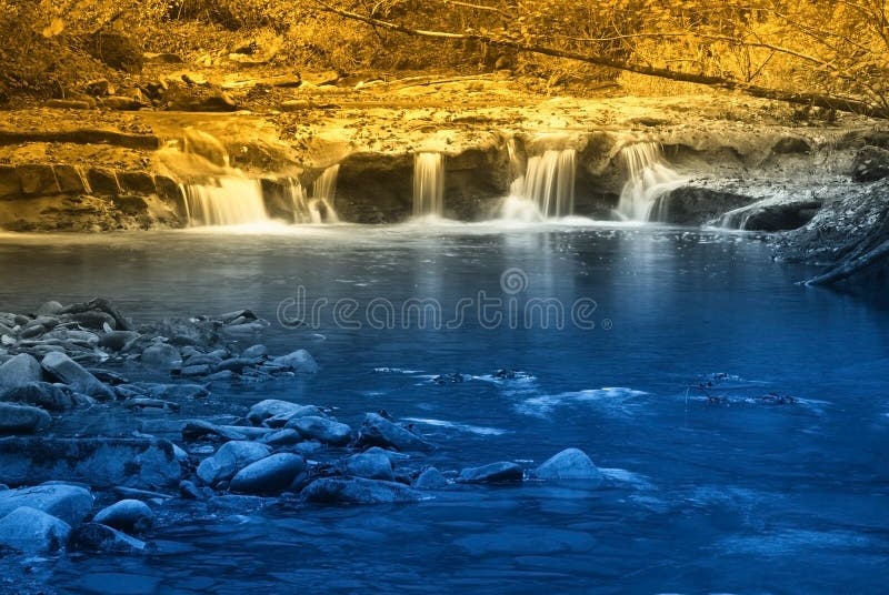 Primo mattino nella sosta fotografia stock. Immagine di pietra - 18140500
