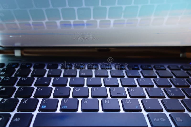 Primo Piano Della Tastiera Del Computer Portatile Del Computer ...