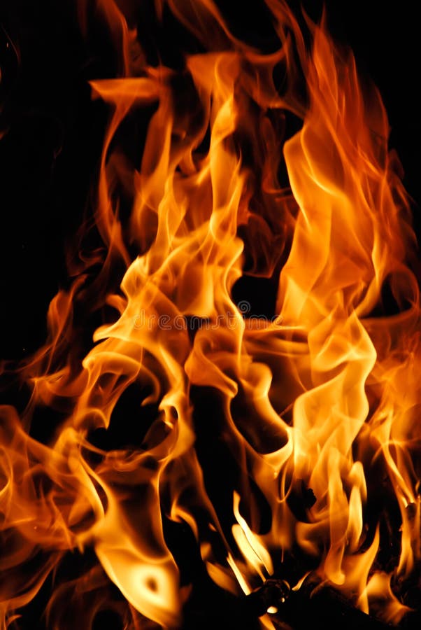 Primo Piano Di Fuoco Sul Nero Immagine Stock - Immagine di energia ...
