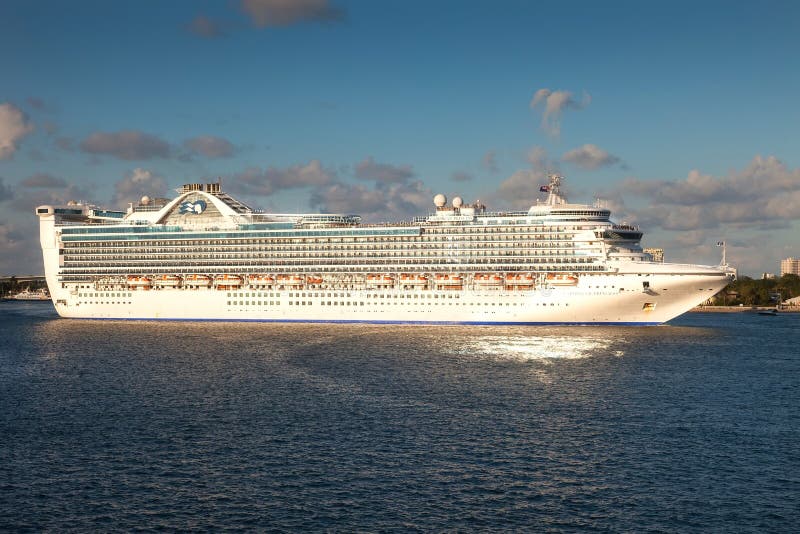 Princess Statek Wycieczkowy Fotografia Editorial - Obraz złożonej z floryda, statek: 60548257