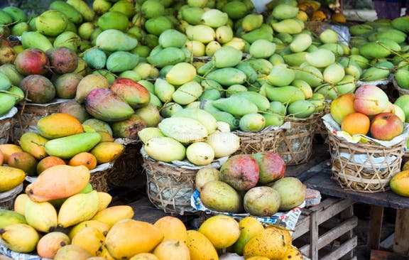 Priorità bassa del mango fotografia stock. Immagine di alimento - 9887688