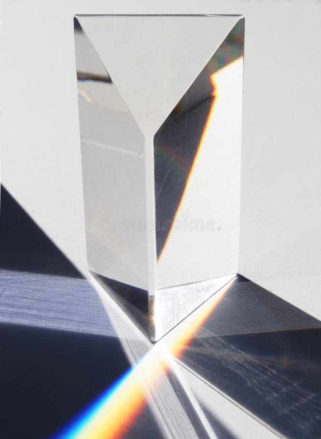 Luz Que Se Refracta De La Prisma Imagen de archivo - Imagen de espectro ...