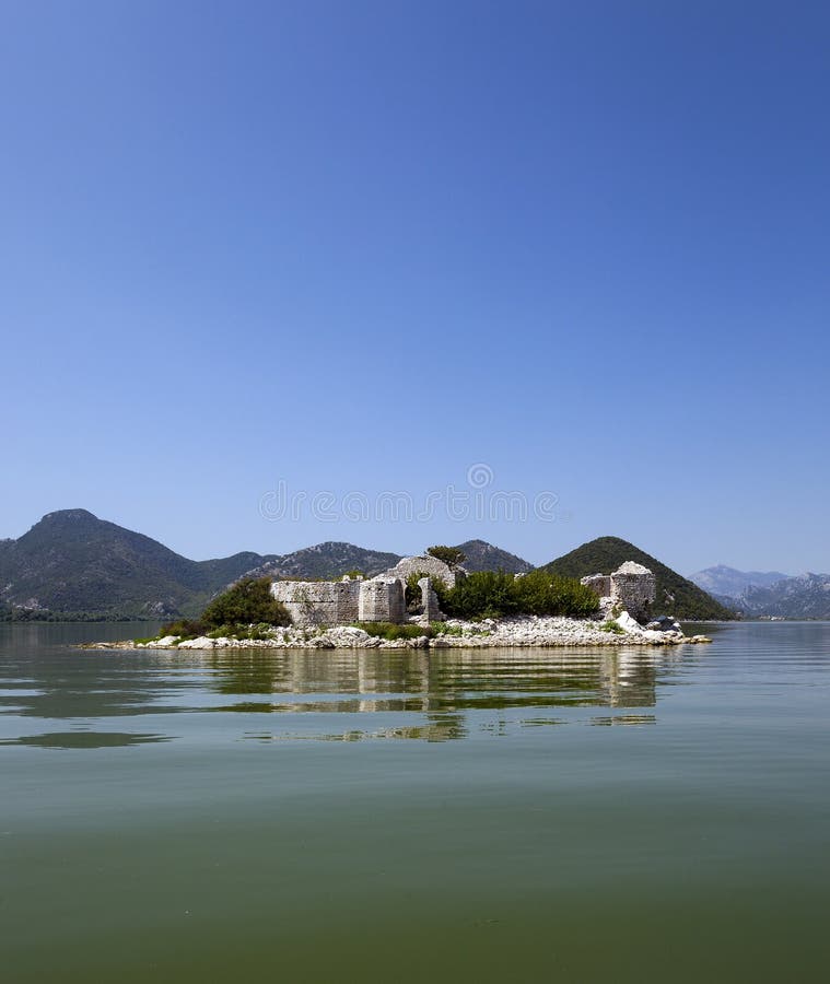Prison dans le lac Skadar photo stock. Image du europe - 61203644