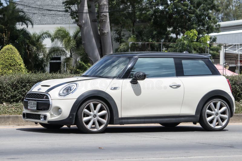 Private car Mini cooper editorial stock image. Image of road - 289927404