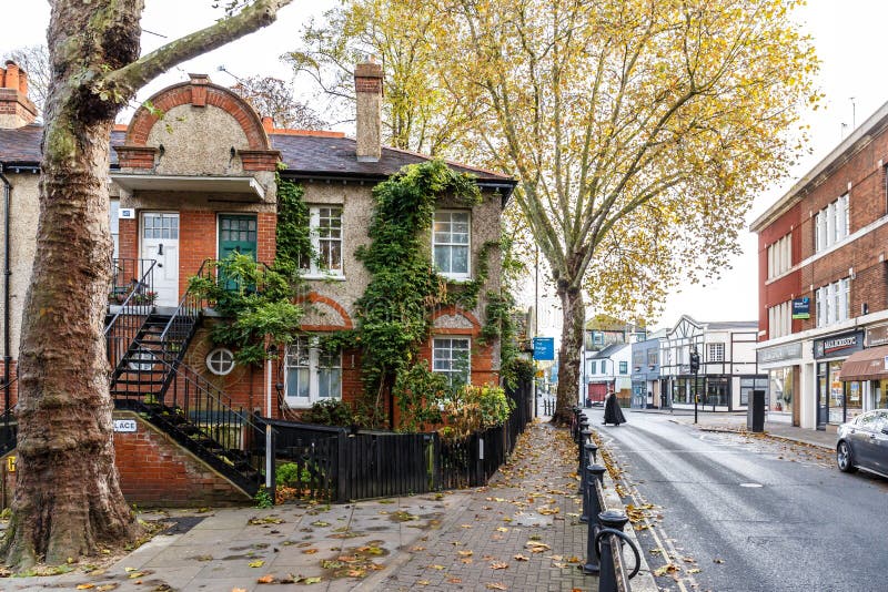 Private House in Richmond Suburb of London in Autumn Editorial Image ...