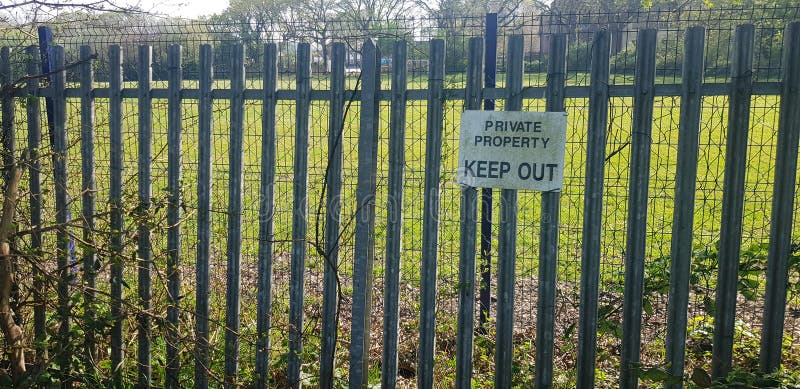 MOD Property Keep Out Sign Security and Protection Ministry of Defence ...