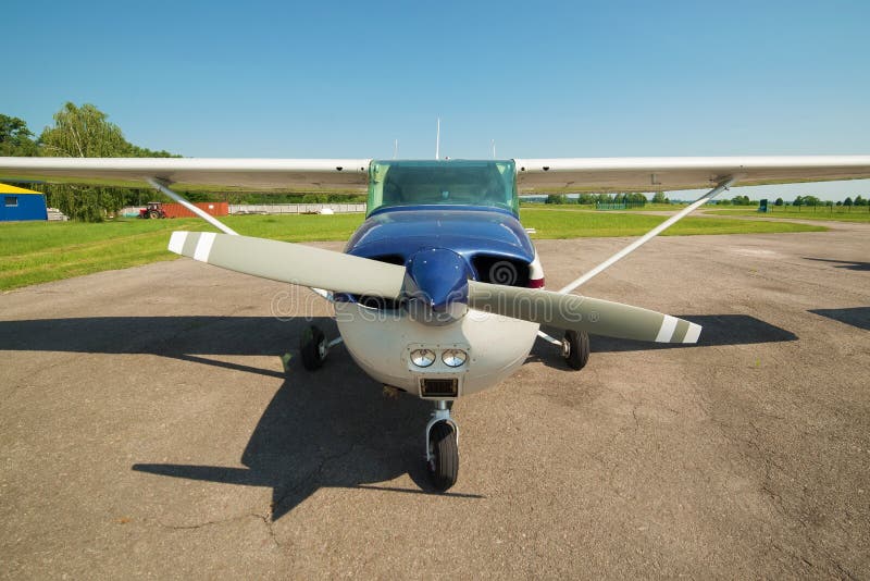 Flügel Und Propeller Auf Privatflugzeug Stockbild - Bild von flugplatz ...