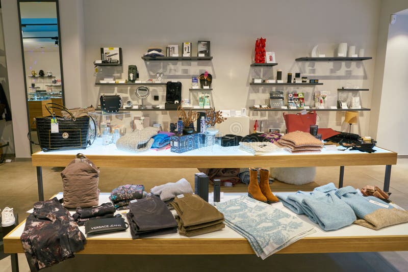 Pro-Idee editorial photo. Image of shelves, elegance - 141423786