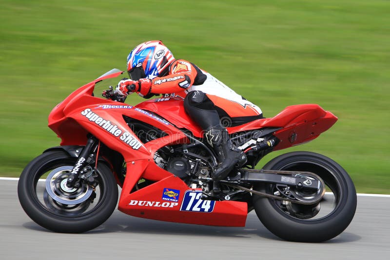 Snabb motorcykel Racing redaktionell arkivfoto. Bild av cross - 125600678