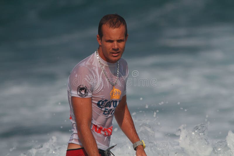 Pro surfer Brian Toth photo éditorial. Image du caraïbes - 8375606