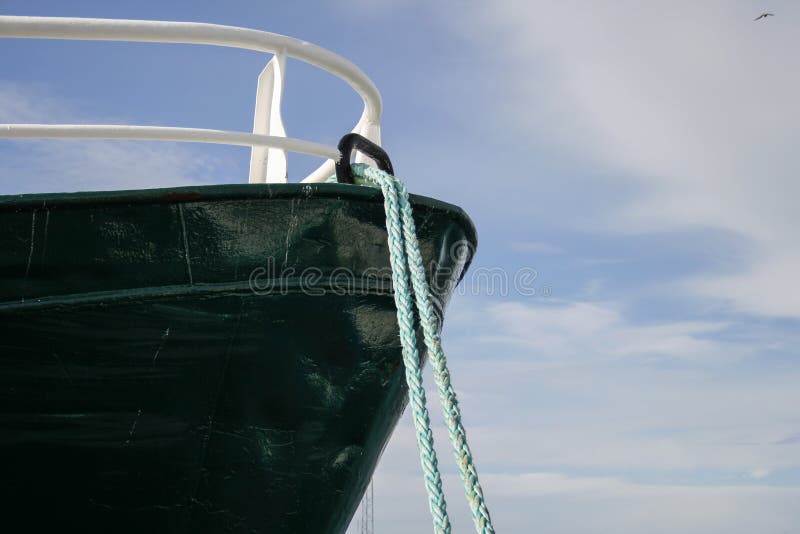 Proa de un barco de pesca foto de archivo. Imagen de azul - 39739868