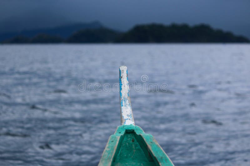 Proa De Un Barco De Madera Tradicional Foto de archivo - Imagen de ...