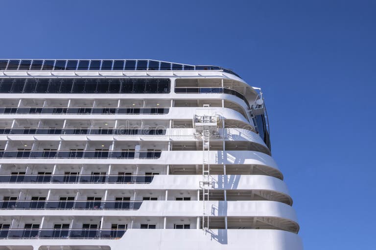 Proa do navio de cruzeiros foto de stock. Imagem de cruzeiro - 75915606