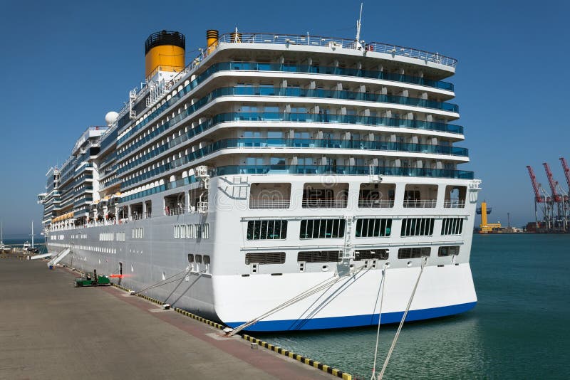 A proa do navio imagem de stock. Imagem de férias, porto - 36821353