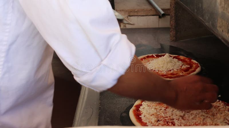 Proceso De Elaboración De Pizzas Metrajes - Vídeo de cocina, queso ...