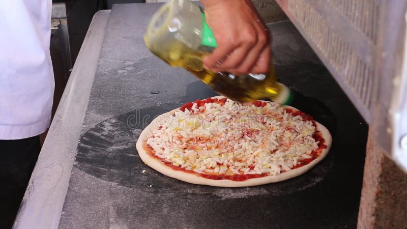 Proceso De Elaboración De Pizzas Almacen De Video - Vídeo de comida ...