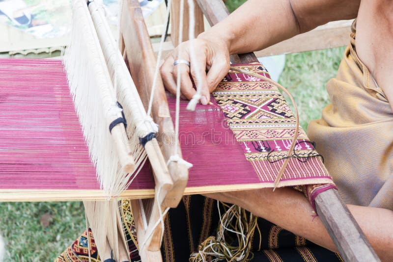 Telar De La Materia Textil Para Tejer De Hilados Del Algodón Y De Las ...