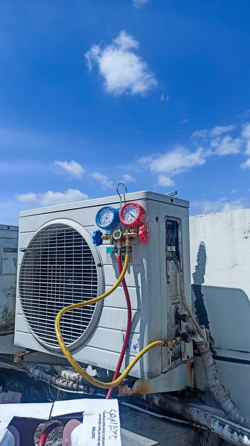 The Process of Adding Freon To an Outdoor Ac Unit Stock Image - Image ...