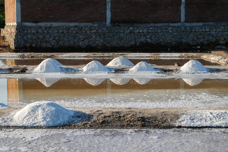 The Process of Crystallization of Sea Water into Salt in the ...