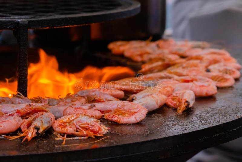 Process of Grilling Red King Prawns on Brazier with Hot Flame Stock ...