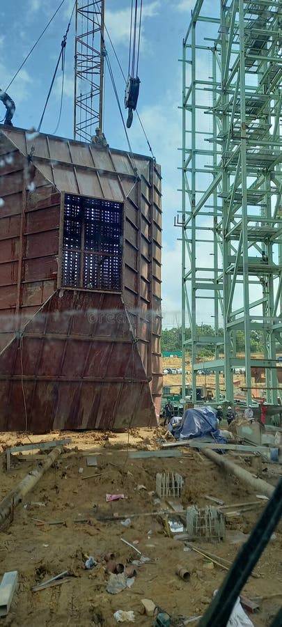 The Process of Lifting a Brown Load with a Capacity of 20 Tones Using 2 ...