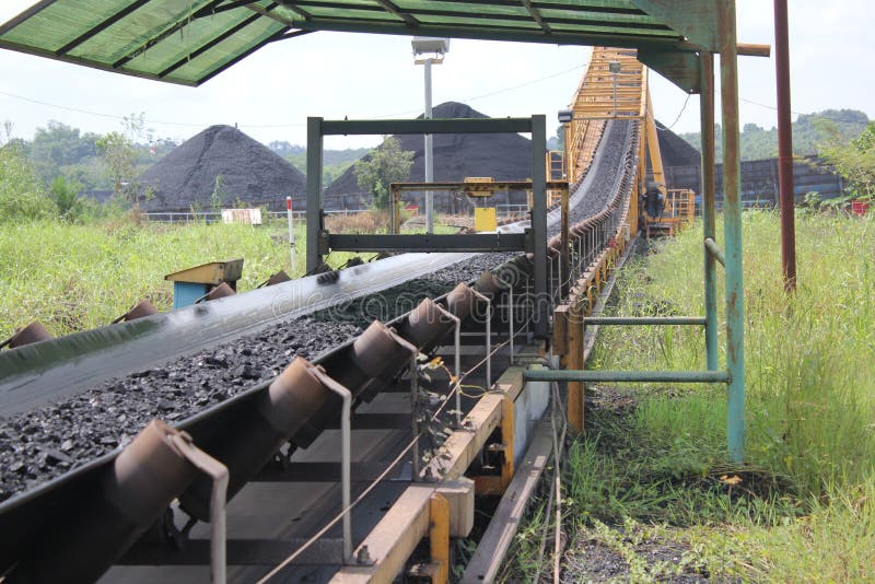 Process Loading Coal Mining from Crusher To Jetty Conveyor Stock Image ...