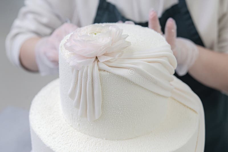 Process Making White Wedding Cake Stock Photo - Image of flower, making ...