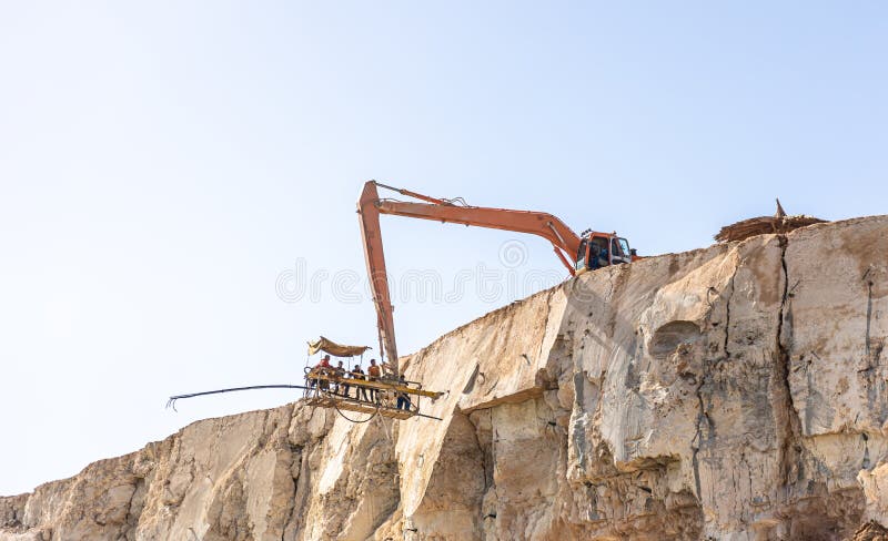The Process of Quarrying Stone from Rocks in Egypt Editorial Stock ...