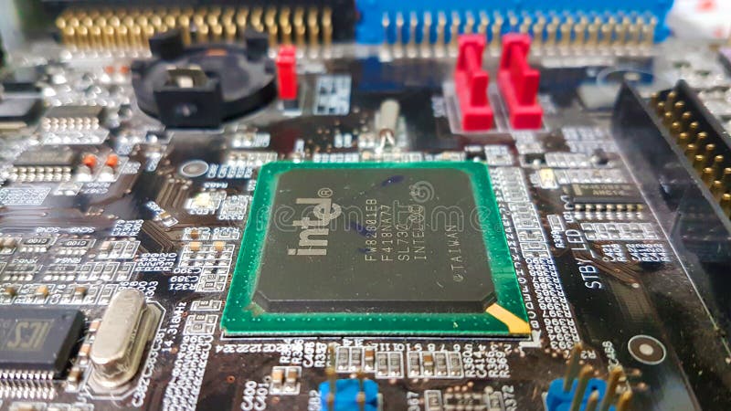Processador Cpu Na Motherboard De Um Moderno Microchip De Computador ...