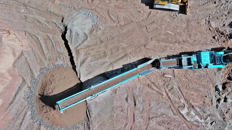 Processing Crushed Cone Type Rock Crusher, Conveying Granite Gravel ...