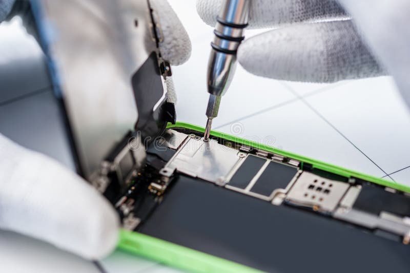 Processo De Reparo Do Telefone Celular Imagem de Stock - Imagem de ...