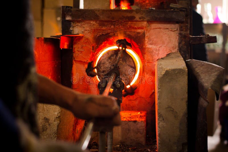Processus De Fabrication De Fabrications Du Verre Image stock - Image ...