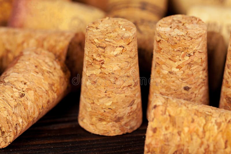 Proche Du Groupe De Bouchons De Vin Photo stock - Image of liège, above ...