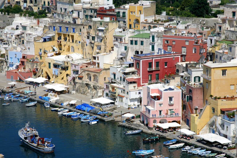 Procida, Mooi Eiland in De Middellandse Zee Stock Foto - Image of ...