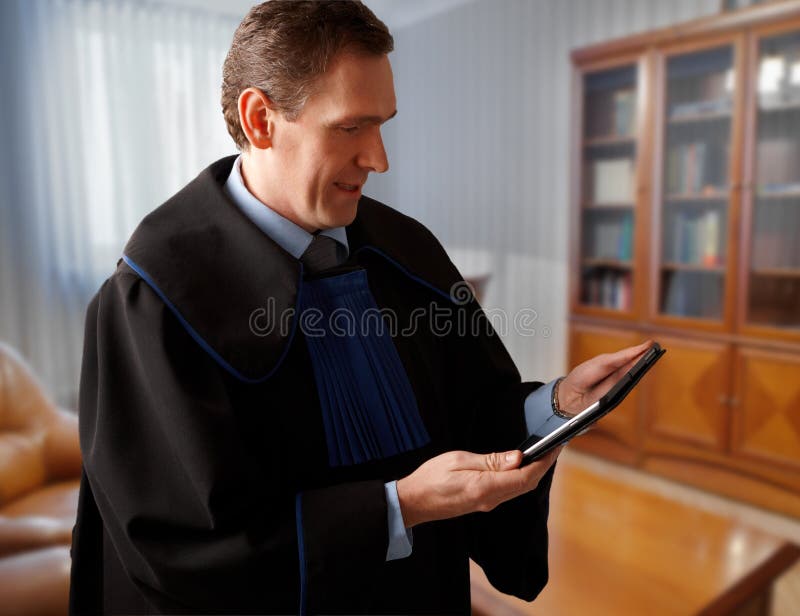 Procureur met tablet stock foto. Image of procureur, volwassen - 24717008