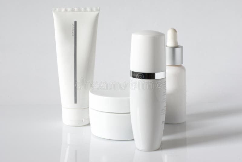 Prodotti cosmetici fotografia stock. Immagine di balsamo - 7657284