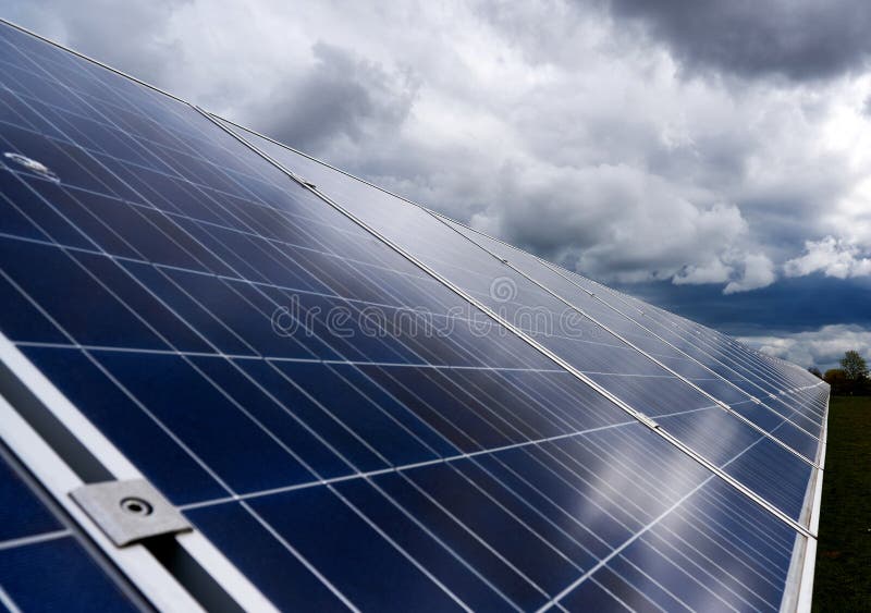 Producera elektrisk energi fotografering för bildbyråer. Bild av ...