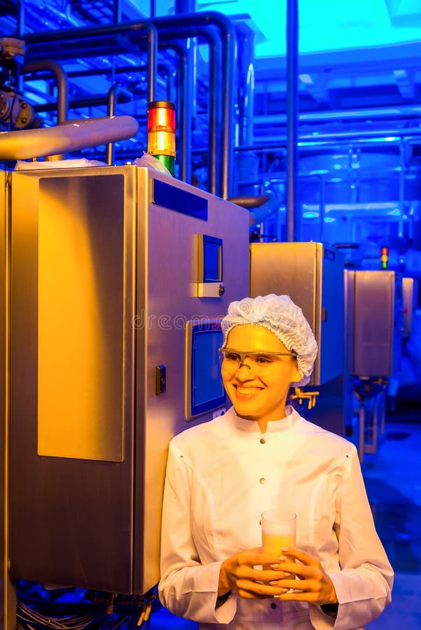 Production d'usine de lait image stock. Image du lait - 103039119