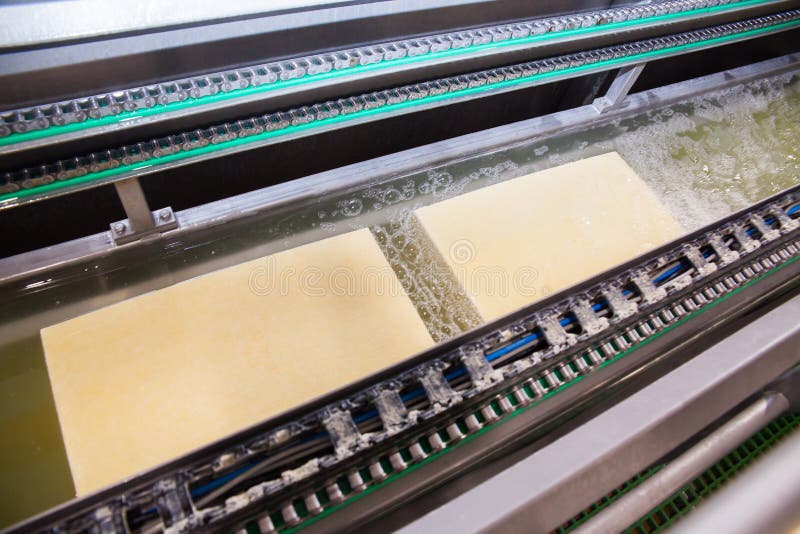 Production Industrielle De Fromages Semi-durs Image stock - Image du ...