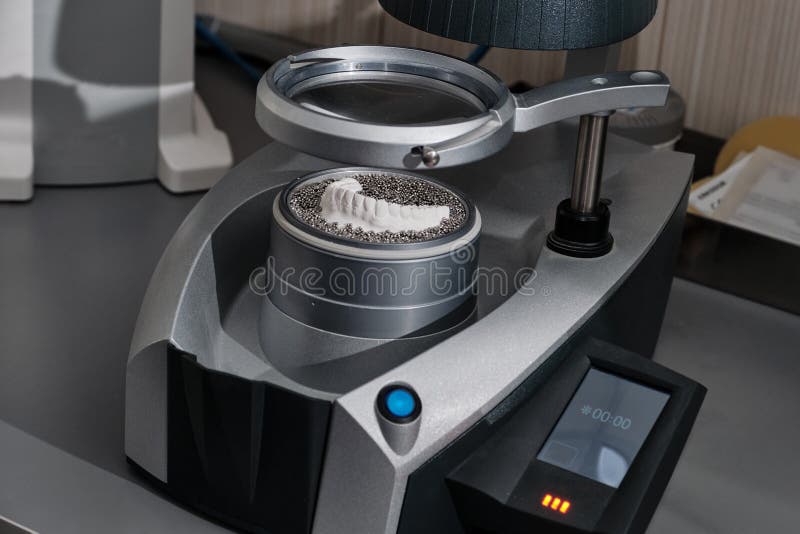 Production Process of the Clear Aligner. Orthodontic Clear Aligner ...