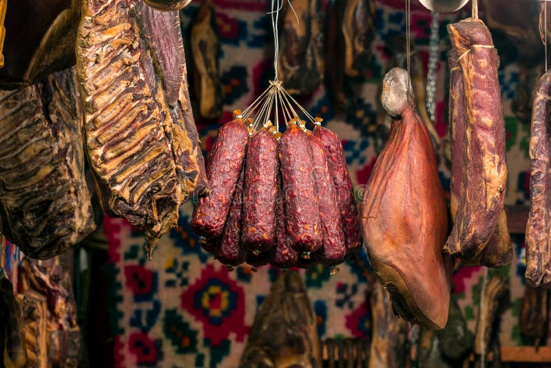 Productos De Carne Tradicionales Rumanos Imagen de archivo - Imagen de ...