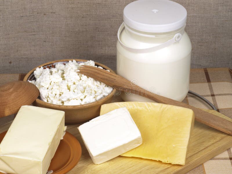 Produit laitier photo stock. Image du table, vaisselle - 13891252