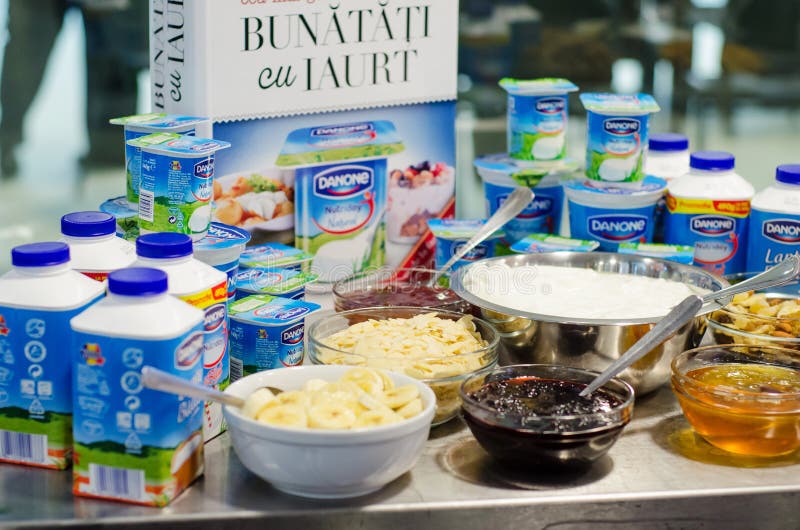 Produits de Danone photo stock éditorial. Image du bouteilles - 29426678
