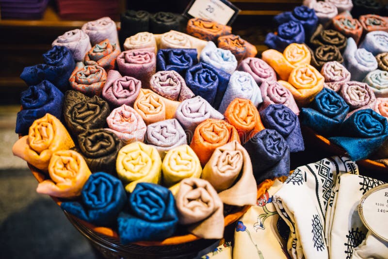 Produits Textiles Et D'habillement Au Bazar Image stock - Image du cher ...