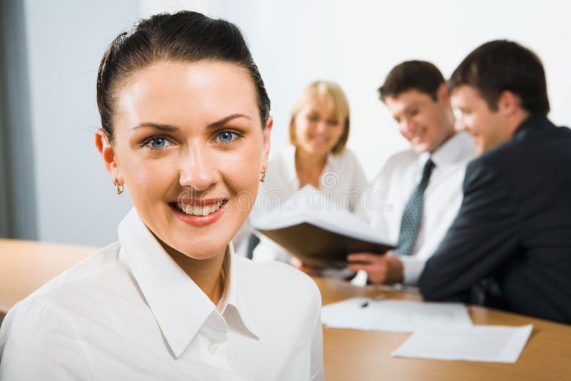 Profesional Joven Confidente Imagen de archivo - Imagen de collar ...