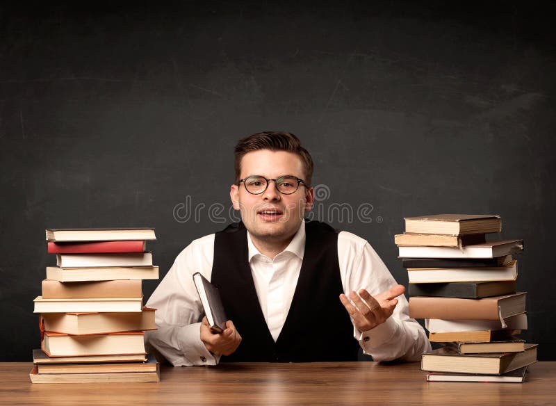 Profesor con los libros imagen de archivo. Imagen de libro - 76609153