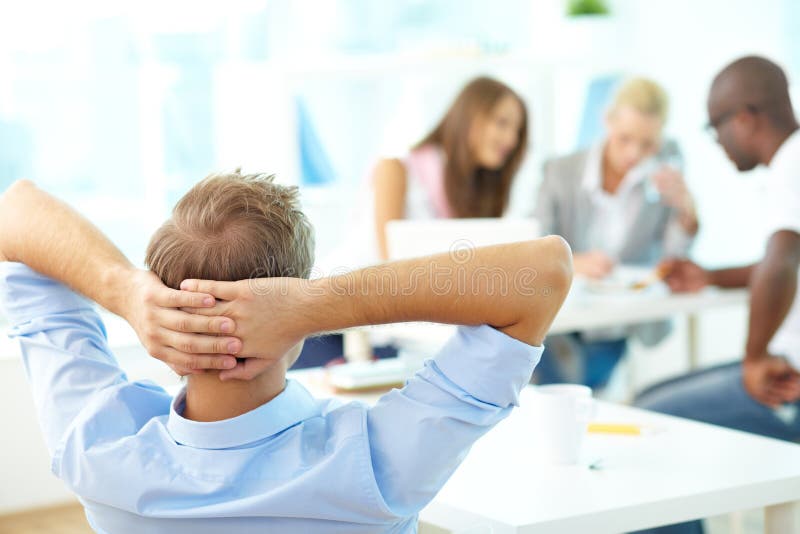 Profesor relajado imagen de archivo. Imagen de universidad - 32049417