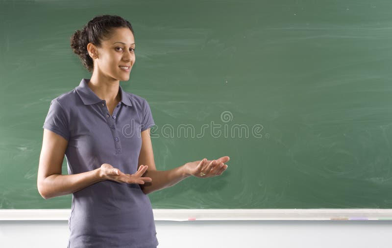 Professeur Standing in Class Employant Le Tableau Blanc Interactif ...