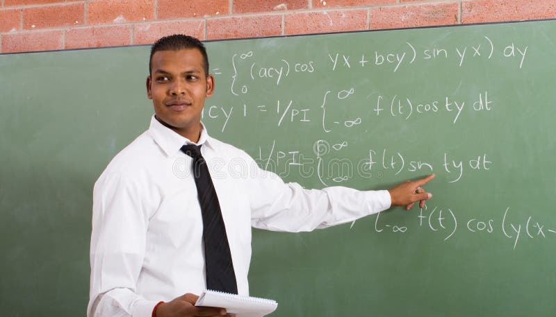 Professeur Dans La Salle De Classe Photo stock - Image du regarder ...